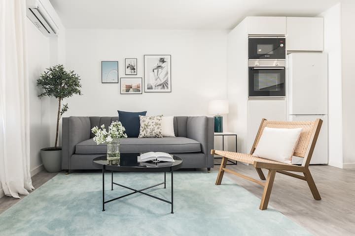 Homeclub | Modern Flat By Prado Museum & Retiro - Madrid