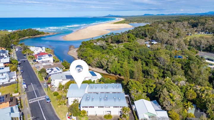 Ballantrae 8 - Ocean Views, Walk To Beach & Cafes - Coffs Harbour