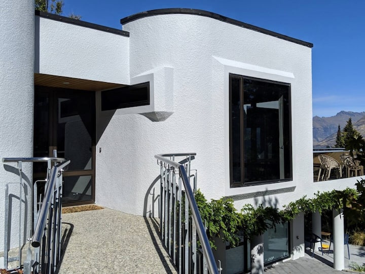 White Diamond Elegance - Alpine Splendor! - Queenstown, New Zealand