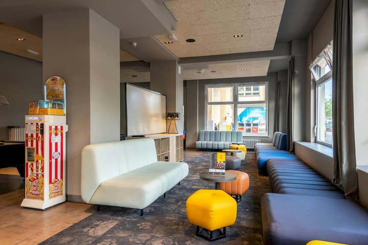 Lively Social Spaces & Roof Terrace With Views - Hamburg