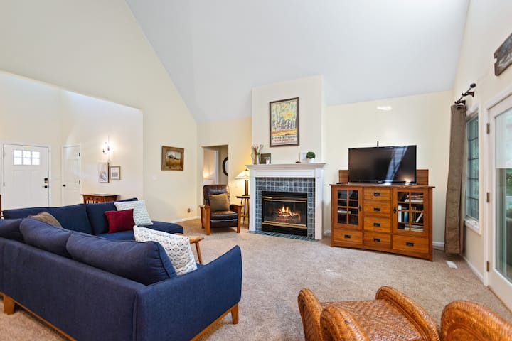 Country Home, Walk To Multiple Wineries - Berrien Springs, MI