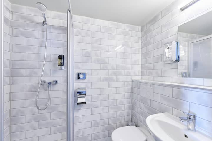 24/7 Staffers And Free Wifi - Hamburg