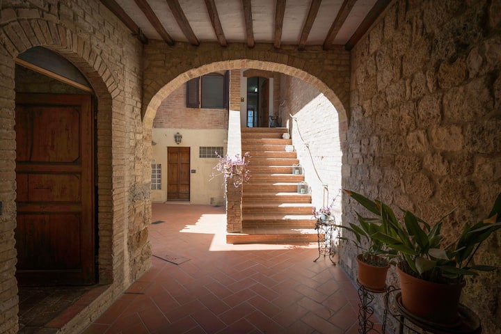 Casa Martina, Piazza Delle Erbe, San Gimignano - San Gimignano