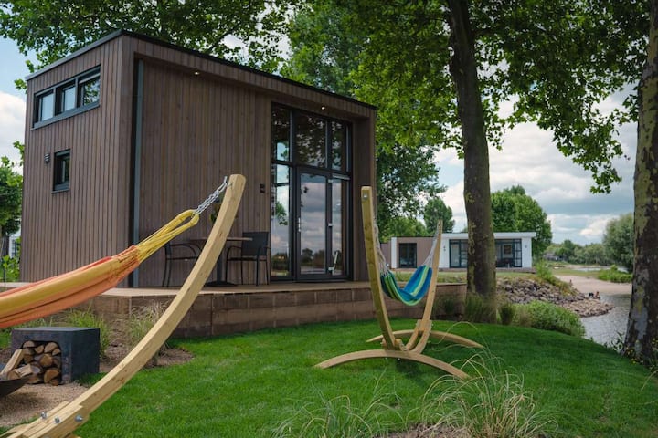 Tiny River House - Tiel