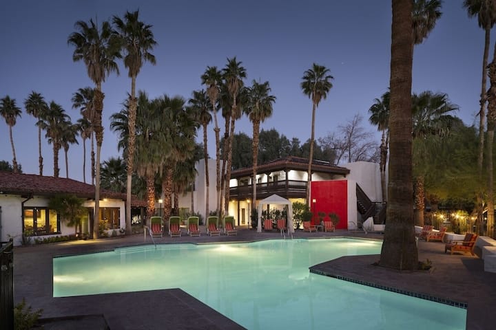 Deluxe Poolside Room, La Casa Del Zorro, 5 Pools! - Borrego Springs, CA