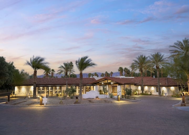 Superior Corner Room, Serene Desert Views - Borrego Springs, CA