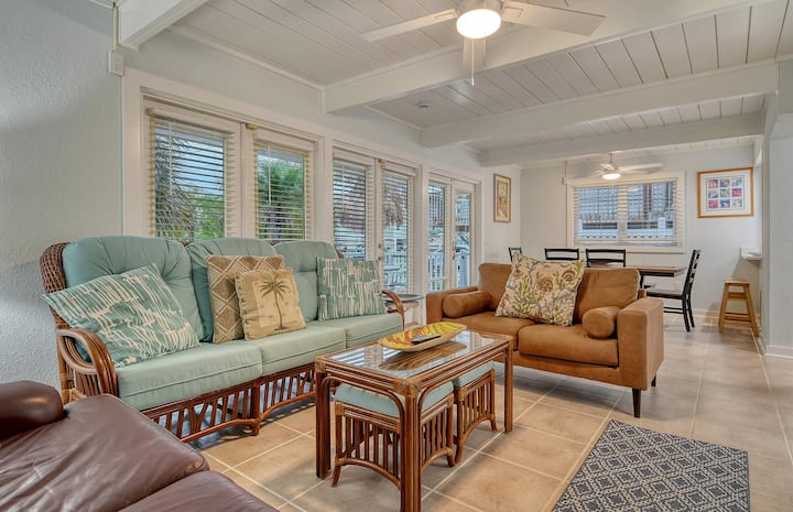 Pirates Nest - 2 Minute Stroll To The Beach & Pet - Bradenton Beach, FL