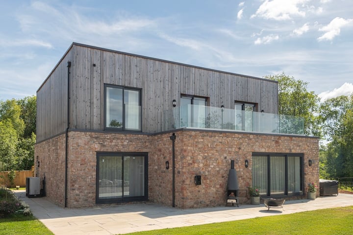 Blooms House - Eco 4 Bed With Parking - Shepton Mallet