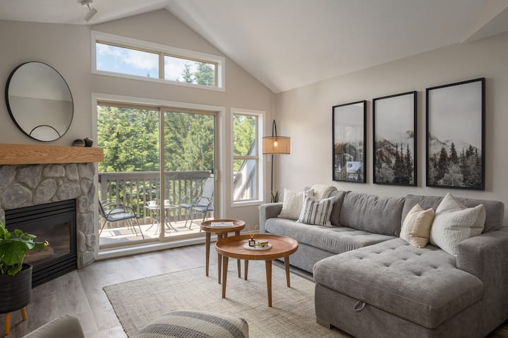 Zenaway | 2br Luxury Ski In/out W/ Private Hot Tub - Whistler