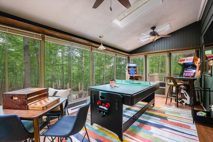 Game Room! Hot Tub~ Mins To Slopes~ Fire Pit - Massanutten, VA