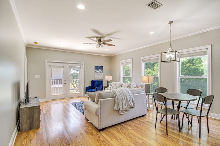 Bright Biloxi Condo: Walk To The Beach! - Biloxi, MS