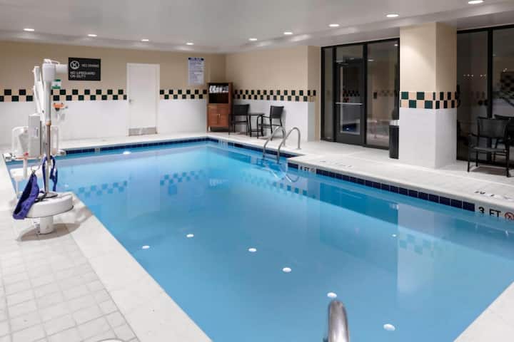 Walk To Marta | Indoor Pool. Gym + Restaurant - Dunwoody, GA