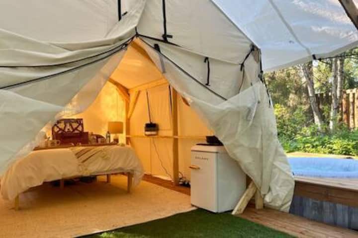 Glamp Chard | Hot Tub | Theatre | Outdoor Shower - Golden
