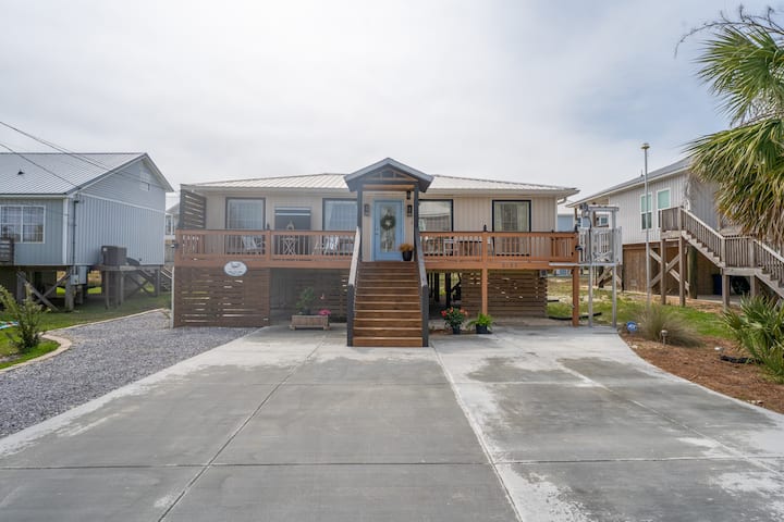 Coastal Breeze: Recently Renovated Charming 3/1 - Dauphin Island, AL