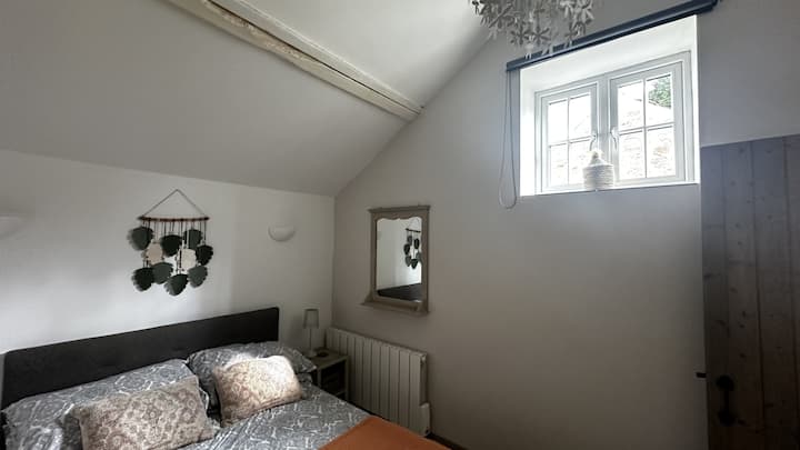 Converted Blacksmith-cottage-vue Sur Jardin-modern - Knaresborough