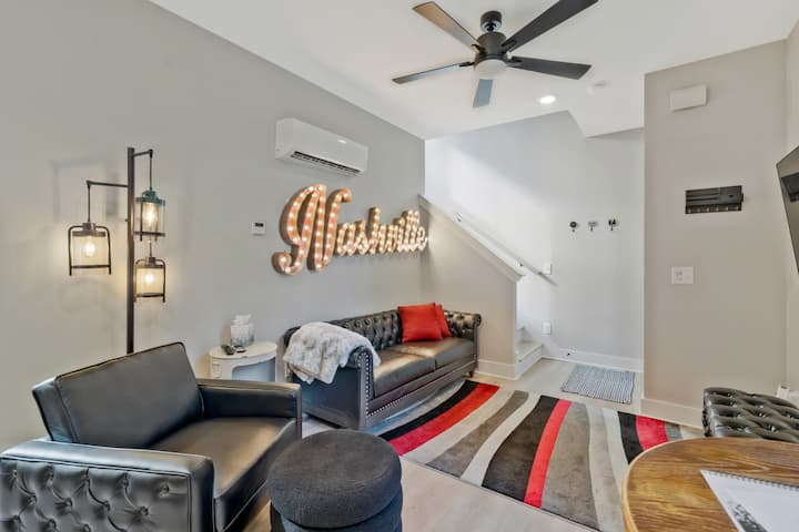 Rooftop Deck | 10 Min Downtown | Offstreet Parking - Nashville, TN