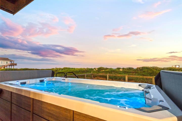 Beachfront | Fenced Yard | Swimspa | 4 Bedrooms - Crystal Beach, TX