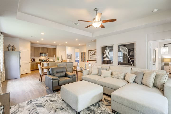 Walk To Brazos County Expo: Elegant Home W/ Grill! - Bryan, TX