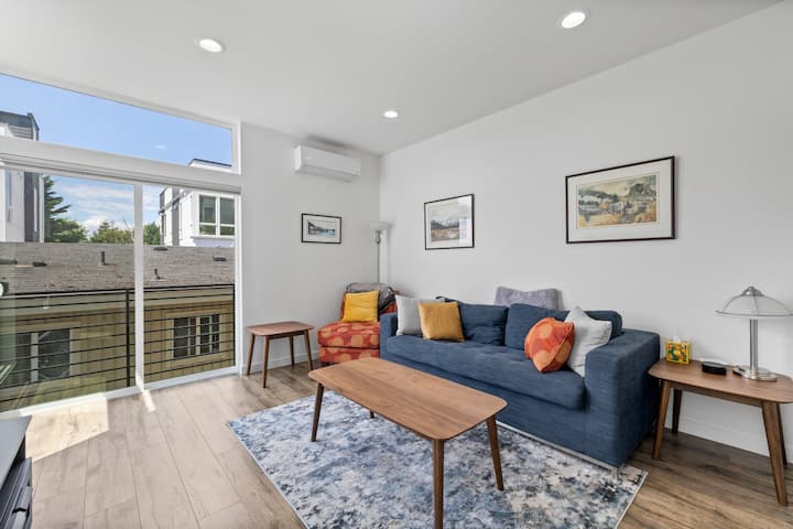 Family Townhome W/ Rooftop Near Beach, Parks, Lake - Seattle, WA