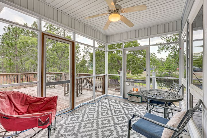 Family-friendly Harrells Home W/ Fire Pit + Kayaks - White Lake, NC