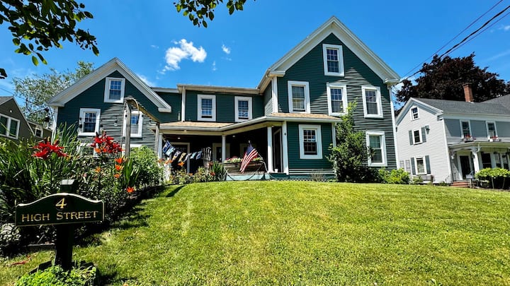 High Street Haven, Steps To Camden Harbor - Camden, ME