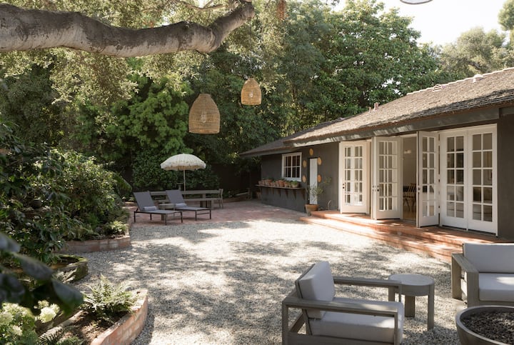 Montecito Cottage In Hedgerow Walk To Miramar - Montecito, CA