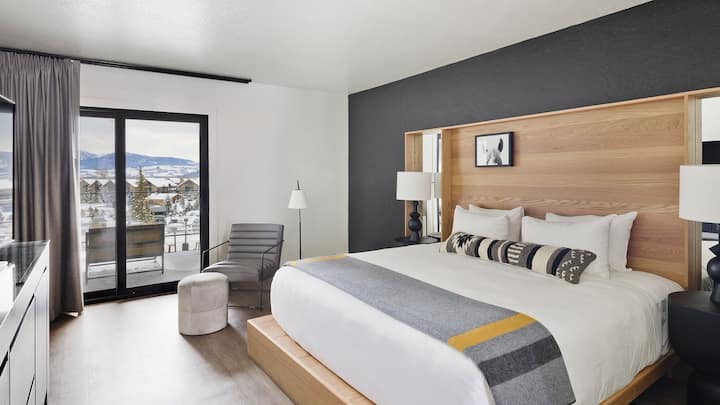 King, Gravity Haus, Premier Mountain Access - Jackson, WY