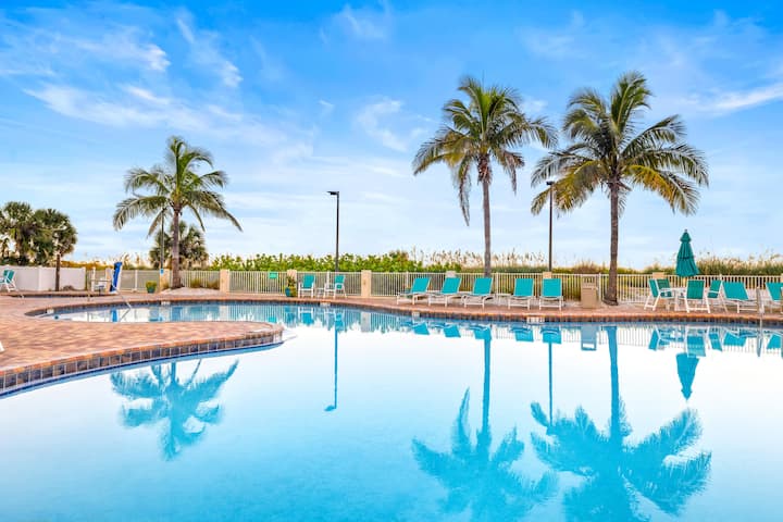 3 Bedroom 3 Bath Beachfront Penthouse 6th Floor - Treasure Island, FL