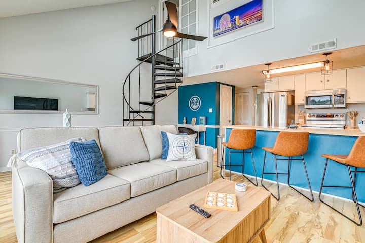 2 Mi To Surfside Beach: Coastal Escape W/ Balcony! - Surfside Beach, SC