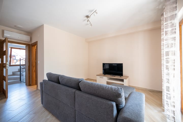 K-23466 Maison De Quatre Chambres Avec La Terrasse - Biograd na Moru