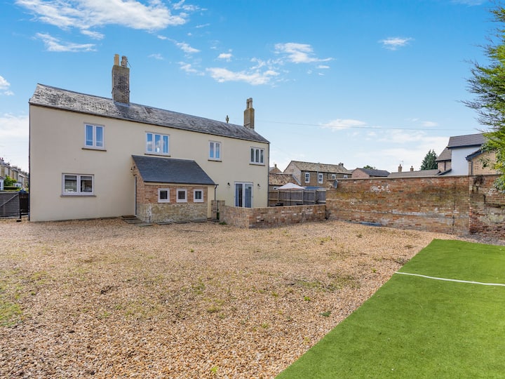 Cathedral View Farmhouse - Ely
