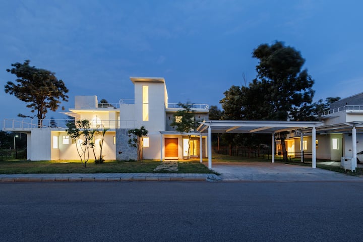 Golfer's Arena By Stayjade|pool Table|ps5|jacuzzi - Hosur