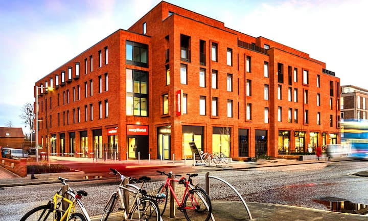 Windowless Double Room In Easyhotel Oxford - Oxford