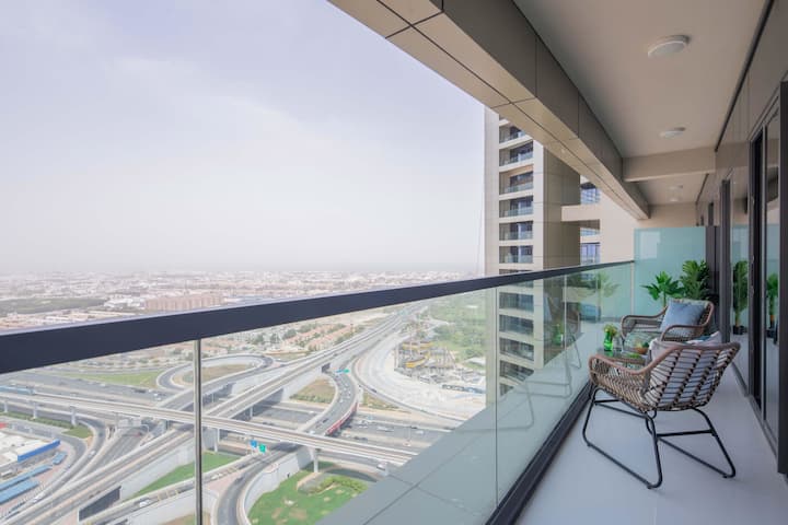Cozy 2br W/ City Views In Business Bay - Dubai