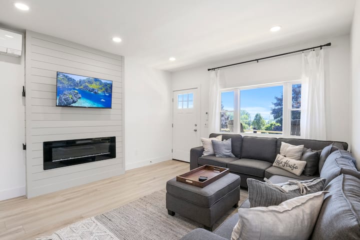 New Luxury Apartment | Sodus Point | King Bed - Sodus Point Beach Park, NY