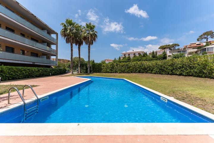 Beautiful Apartment With Large Terrace, Pool, A /C - Tossa de Mar