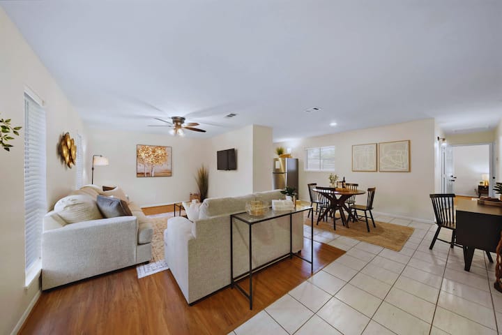 Modern Seabrook Getaway: Cozy Rooms | Yard | Bbq - Kemah, TX