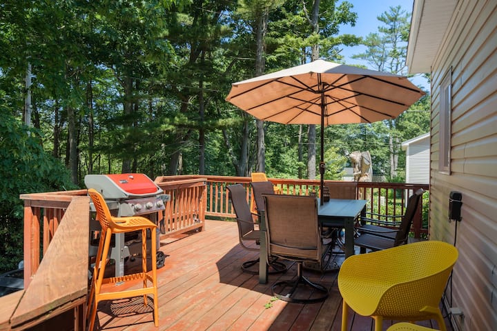 Ocean View Retreat | Dog-friendly | Steps To Ocean - Kittery, ME