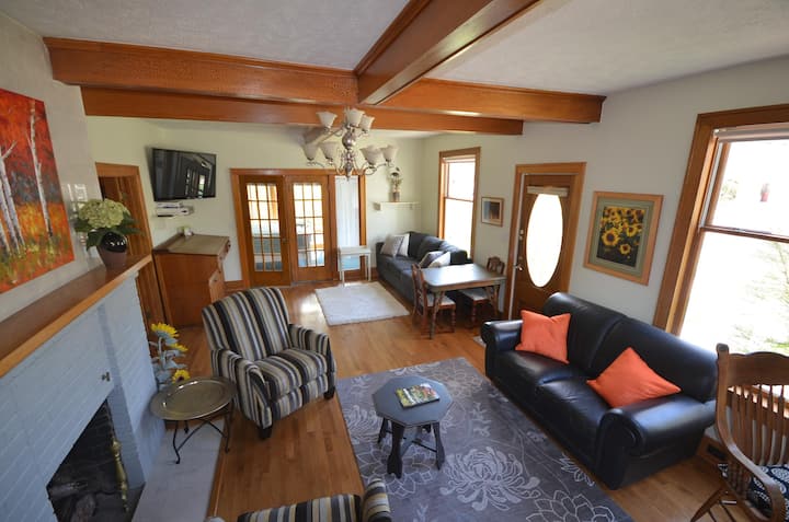 Lower-level Home In Suttons Bay. Ac. Walk To Water - Suttons Bay, MI