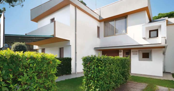 Bungalow With Air Conditioning, Terrace And Garden - Bibione