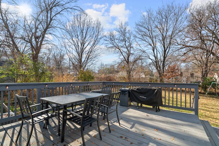Walkable Old Town Retreat | Backyard + Freeparking - Overland Park, KS
