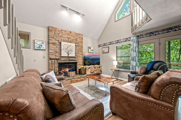 *5 Mins To Gatlinburg* Hot Tub+fireplace*families! - Gatlinburg, TN