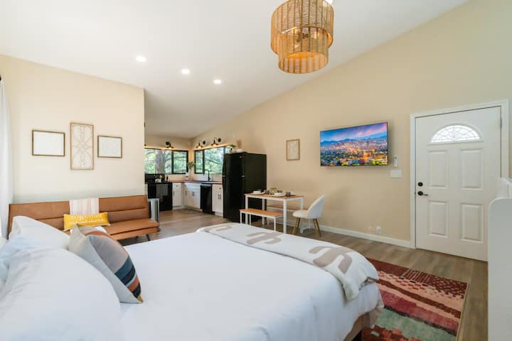 Cactus Casita: Prime Location, Walk To Trails - Sedona, AZ