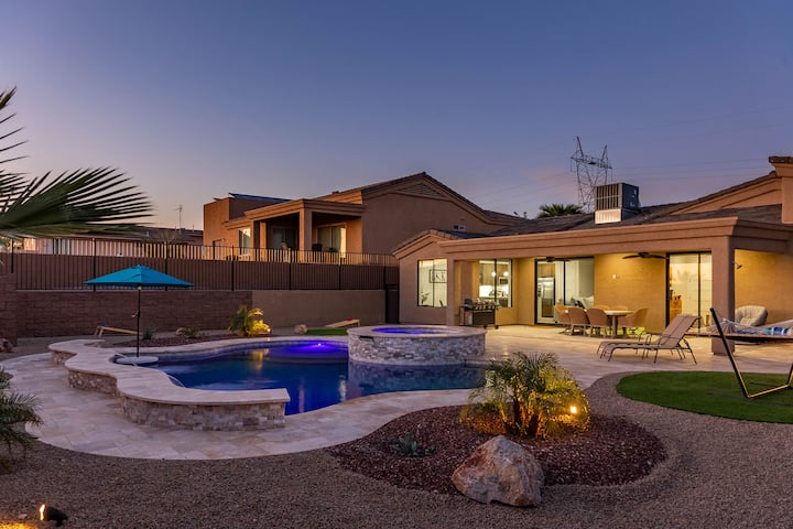 Luxurious Retreat With Pool, Hot Tub, & Games - Lake Havasu City, AZ