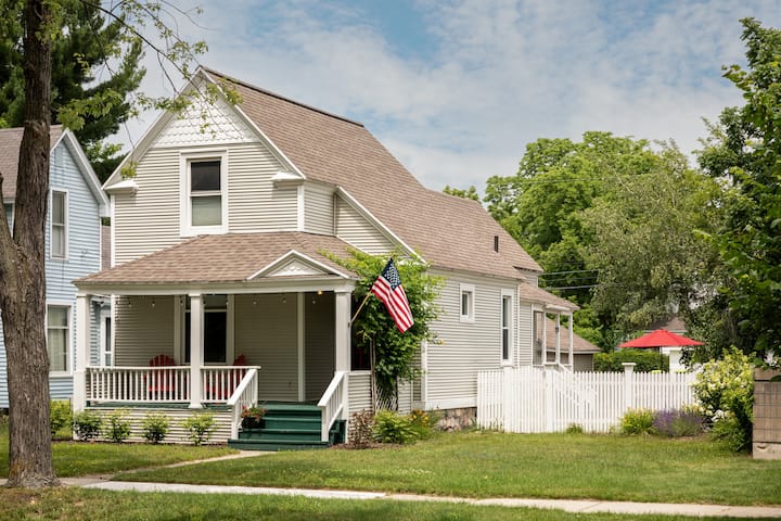 Ninth Street Urban Retreat - Traverse City, MI