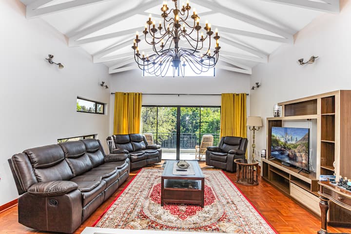 Kwamagogo Villa | Modern And Historic - Lanseria