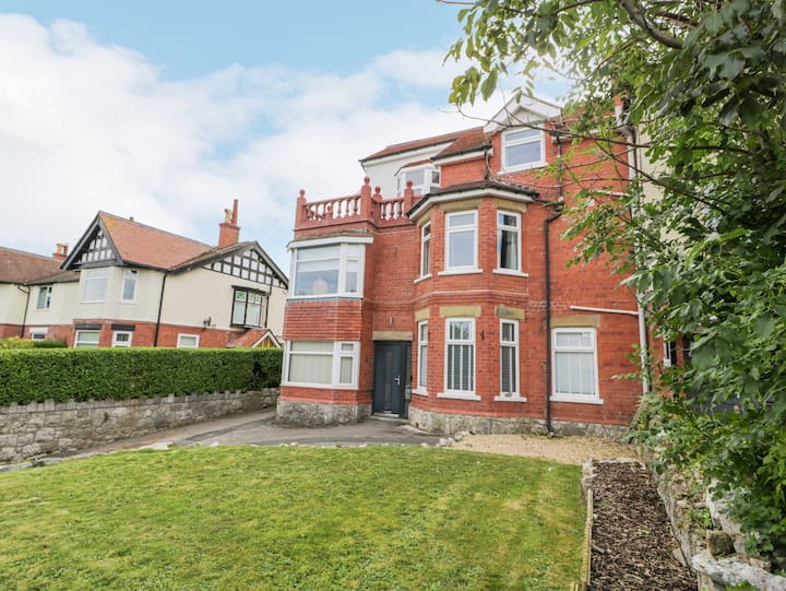 Cabin Hill - North Wales