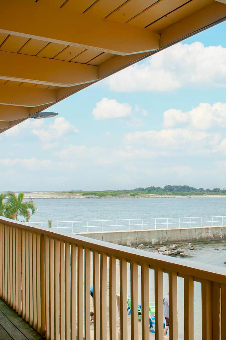 Onsite Hammocks & Fishing Pier - Ocean City, MD