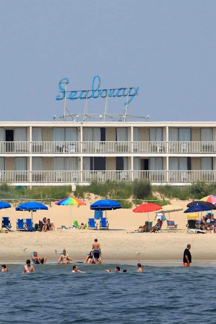 Just A Block From The End Of The Boardwalk - Ocean City, MD