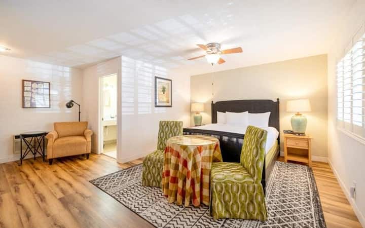 Historic Charmer Dates Back To The 1940s - Calistoga, CA